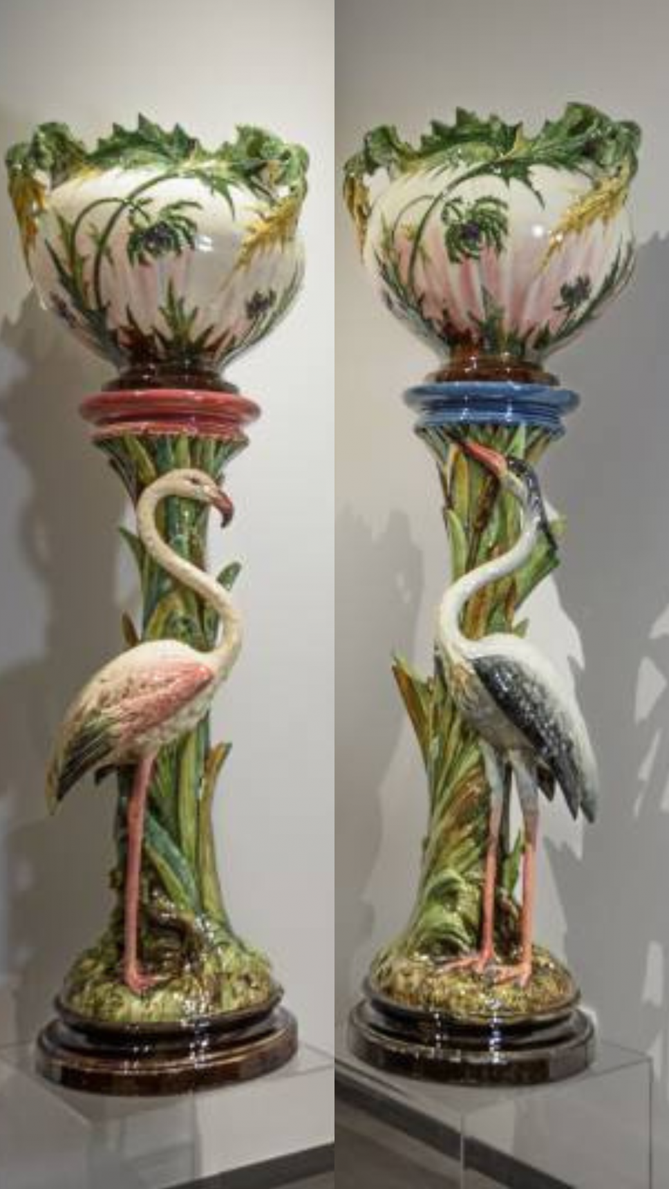 MASSIER, PAIRE DE JARDINIÈRES ET SELLETTES DÉCOR HÉRON ET FLAMAND ROSE ...