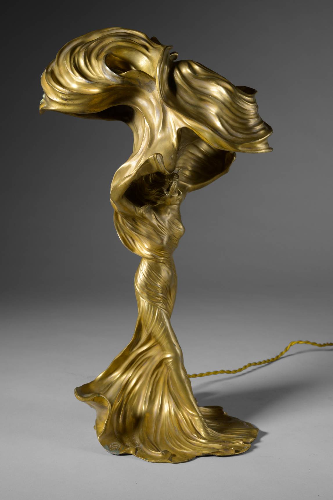 Raoul Larche, sculpture formant lampe en bronze doré. | Galerie Origines